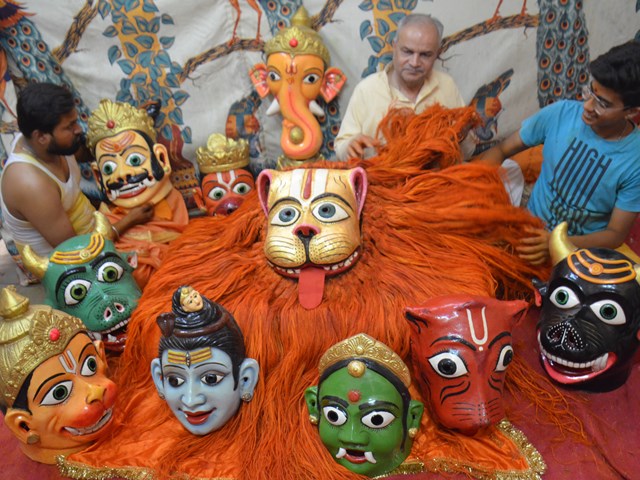 Narsingh Jayanti 2019 : 200 साल पुराने भगवान नृसिंह के मुखौटे पर चढ़ाया ...