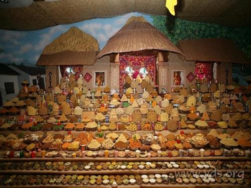 Annkoot 2019: माता यशोदा ने श्रीकृष्ण को खिलाए थे छप्पन भोग, जानिए ...