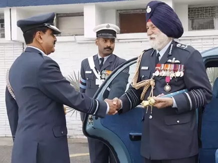 देश के जांबाज अर्जन सिंह को सलाम, जानिए उनके जीवन की उपलब्धियां