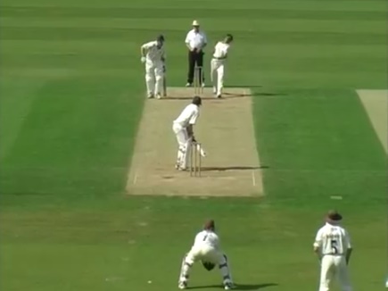 खुलासा: क्रिकेट में आउट होने का सबसे अनोखा तरीका, देखिए VIDEO