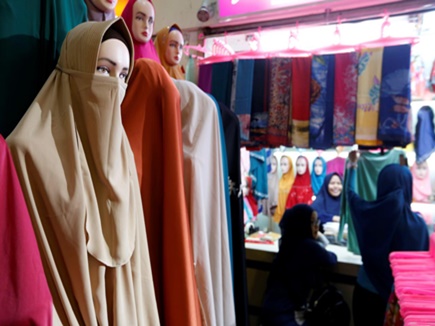 इंडोनेशिया: इस्लामिक यूनिवर्सिटी ने कैंपस में बुर्के पर लगाया बैन