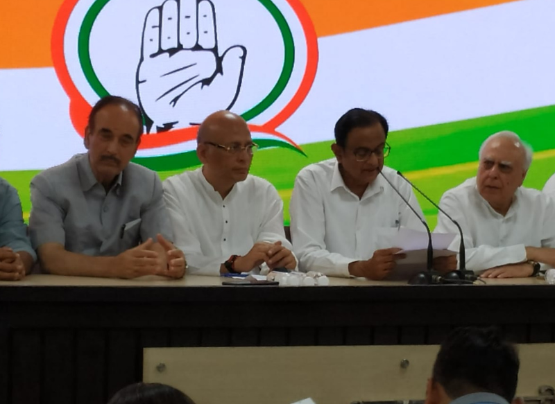 INX Media Case: नाटकीय अंदाज में 27 घंटे बाद कांग्रेस मुख्यालय में ...