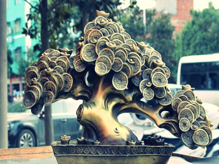 पैसों का पेड़, जिस पर होना चाहिए यह चीनी सिक्का