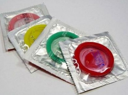 कंडोम पैकेट पर आपत्‍तिजनक तस्‍वीरों को सरकार की मंजूरी नहीं