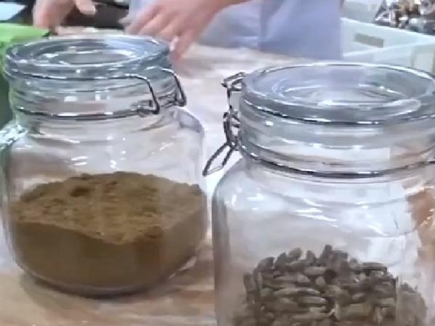 सूखे झींगुर को आटे में मिलाकर यहां बनती है ब्रेड, वायरल हुई बेकरी