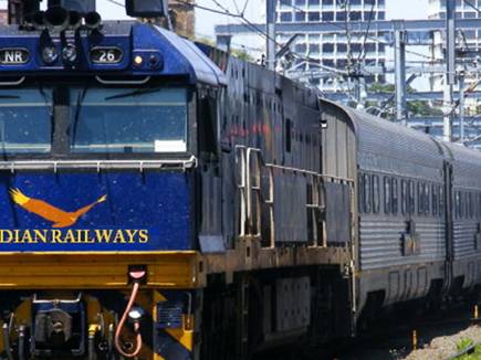 भोपाल में रेलवे फाटक खुला रहा, 50 किमी की स्पीड से गुजर गई ट्रेन