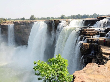 छत्तीसगढ़ को सुरंगी नदी का उपहार है देवदरहा जलप्रपात