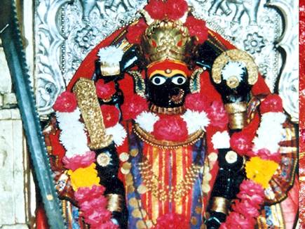 देशभर से लोग आते है धार की गढ़ कालिका मां के दर्शन के लिए