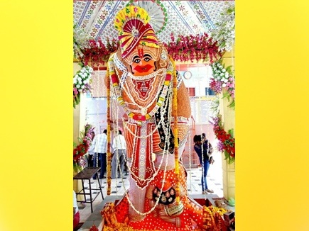 बलवारी हनुमान : बिना सहारे खड़ी है 12 फीट ऊंची पाषाण प्रतिमा