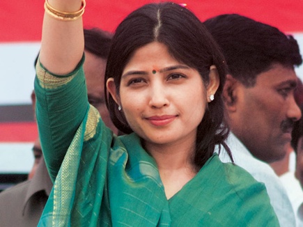 पति अखिलेश के समर्थन में डिंपल ने शुरू किया चुनावी अभियान