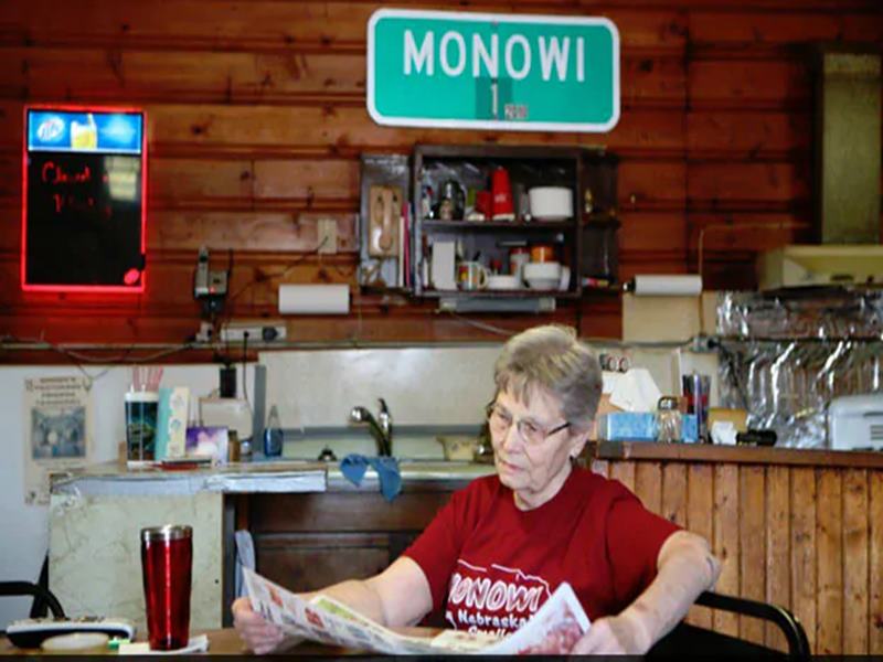 इस शहर में रहती हैं सिर्फ एक महिला, खुद करती हैं देखरेख और देती हैं 35 ...