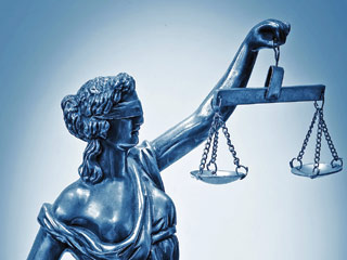 आलेख : क्यों डगमगा रहा है इंसाफ का तराजू? - महेंद्र वेद