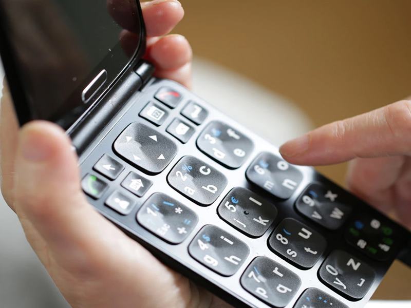 यह कंपनी दे रही है Flip Phone Challenge, जीतने वाले को मिलेगी इतनी मोटी रकम