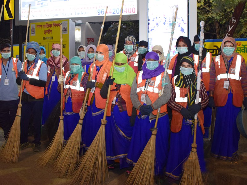 Clean City Indore : इंदौर में महिला सफाईकर्मी पहनेंगी एयर होस्टेस जैसी ...