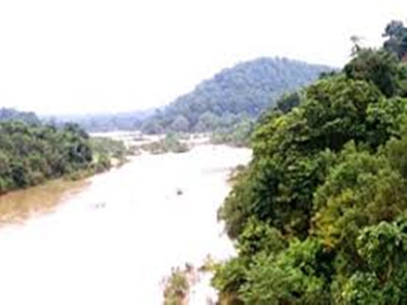 इंद्रावती नदी का जलबहाव नापने ओडिशा से चीफ इंजीनियर जगदलपुर पहुंचे ...