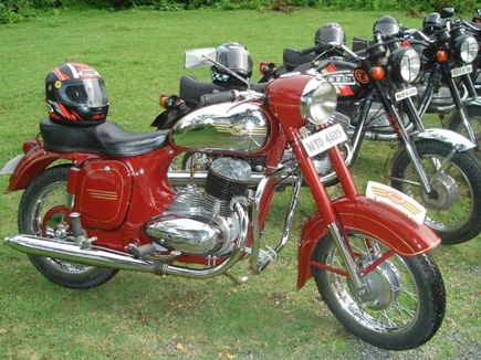 कभी युवाओं की जान रही जावा बुलेट फिर आ रही भारत में