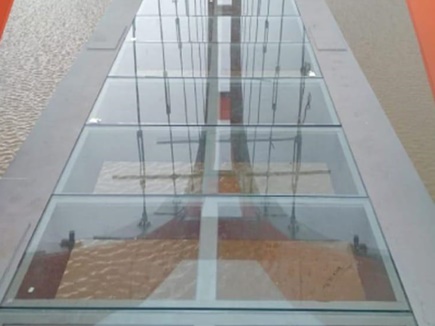 इंदौरी कमाल से काकीनाडा में तैयार हुआ शीशे का पुल