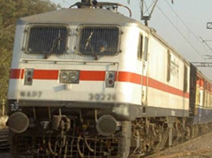 कटनी रेल मार्ग हुआ ब्लॉक, 24 ट्रेनें रहेंगी प्रभावित