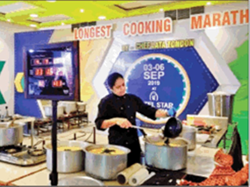 Longest Cooking Marathon : 40 घंटे से भी ज्यादा से लता लगातार बना रहीं ...