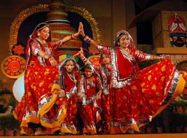 नृत्यों से बिखरी लोक संस्कृति की छटा