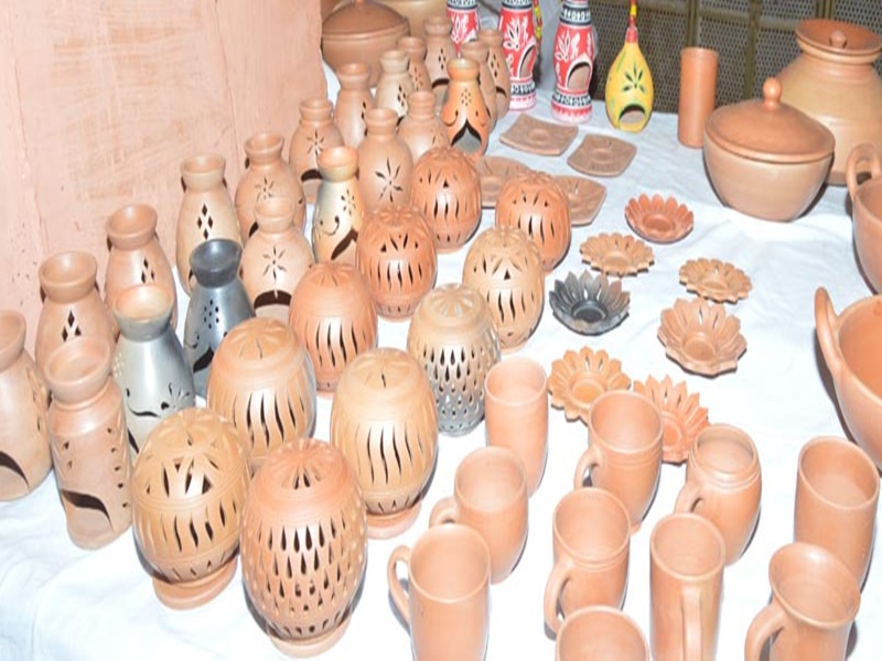 मंत्री के आदेश की अनदेखी, सरकारी विभाग ही नहीं खरीद रहा माटीकला बोर्ड ...