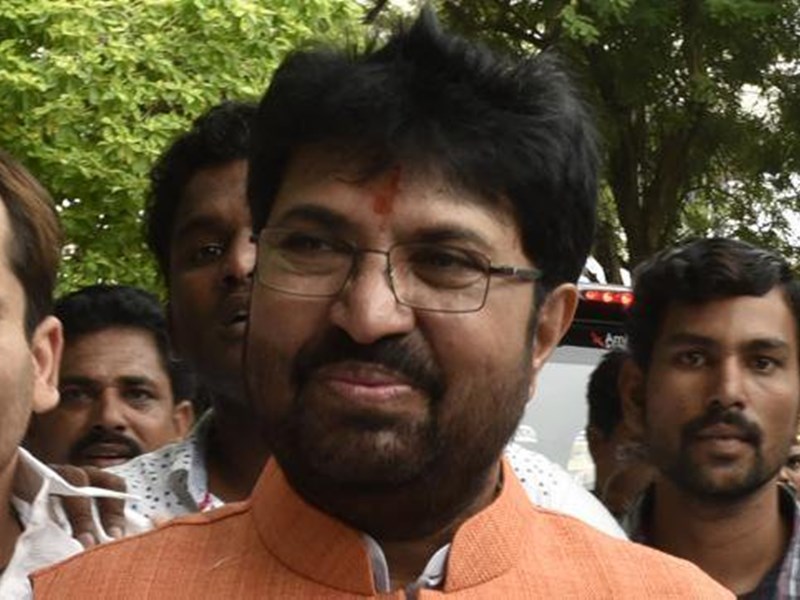 महाराष्ट्र: शिवसेना के मंत्री बोले - प्राइवेट नौकरियों में स्थानीय ...