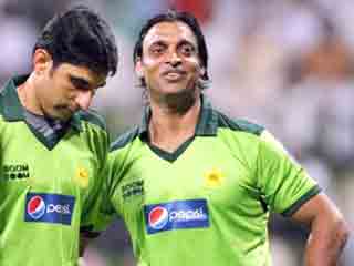 मिस्‍बाह से बोले अख्‍तर,खिलाड़ि‍यों से सख्‍ती से पेश आएं