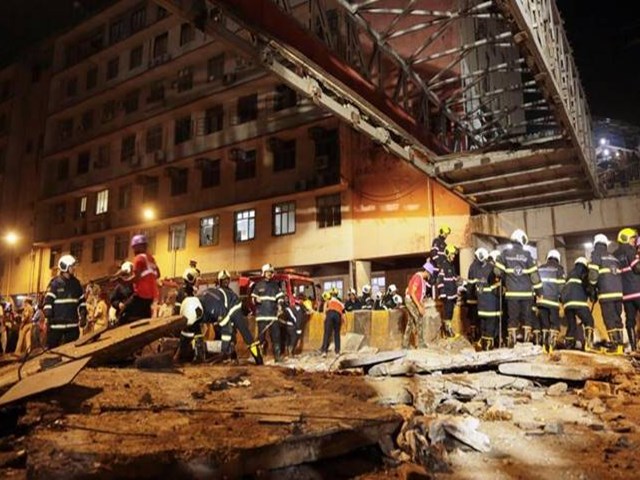 CST Bridge Collapse: मुंबई पुल हादसे में बड़ी कार्रवाई, दो अफसर निलंबित ...