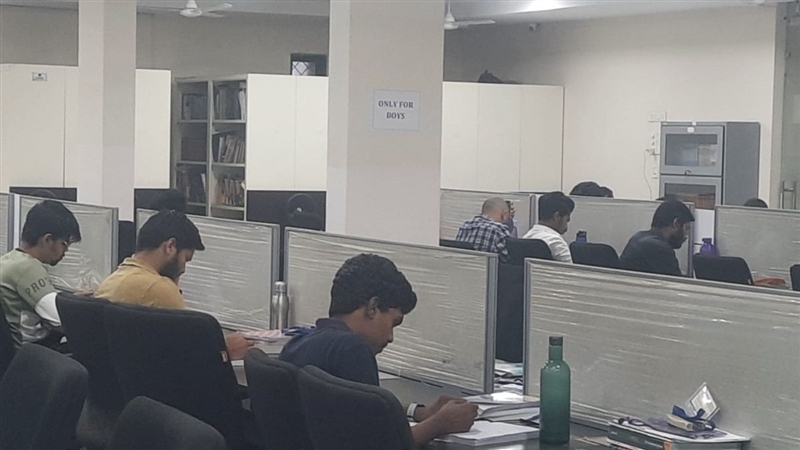 Raipur: आप भी हैं पढ़ने के शौकीन तो आइए इस लाइब्रेरी में हर उम्र के ...