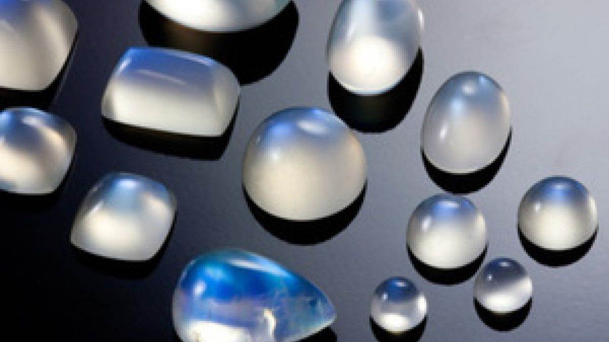 Moon Stone: चंद्रमा से संबंध रखता है ये रत्न, धारण करने से हर क्षेत्र ...