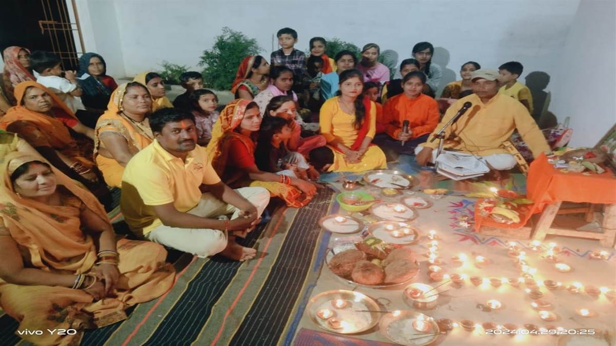 साधकों को गायत्री मंत्र के महत्व को बताया गया - The importance of ...