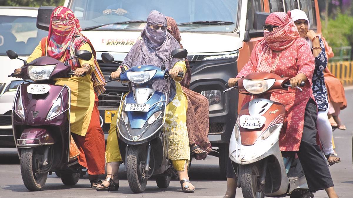 Raipur Weather: धूप ने चढ़ाया गर्मी का पारा, सूरज की तपिश से हाल बेहाल ...