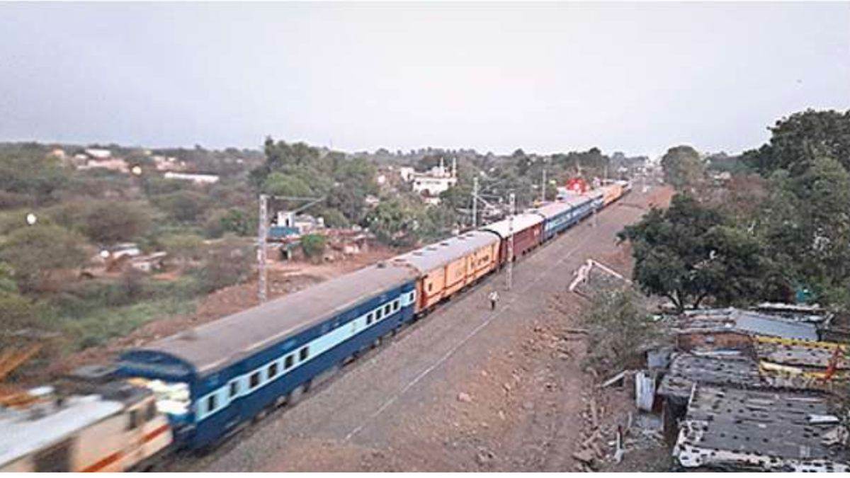 Indore Mhow Rail Line: यात्रियों के लिए बड़ी राहत, मेगा ब्लाक खत्म होते ...