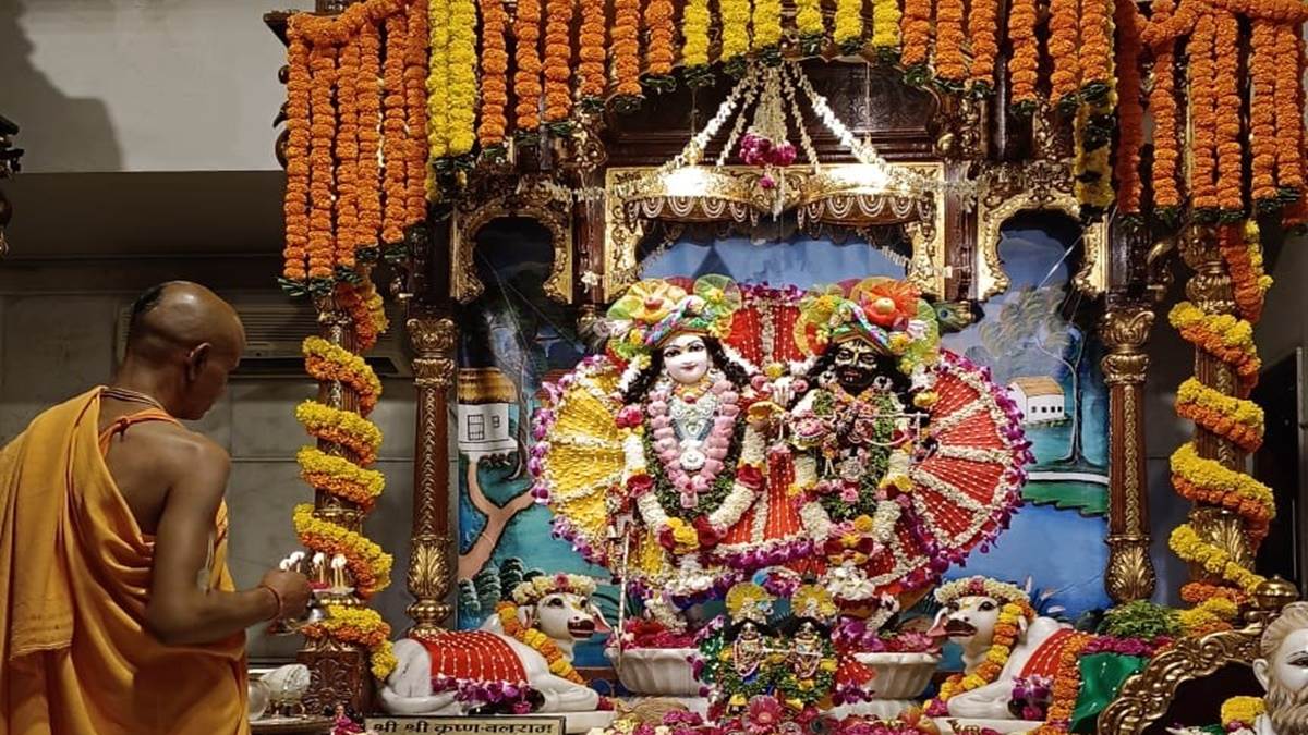 Balaram Jayanti: उज्‍जैन के इस्कॉन मंदिर में जन्मोत्सव पर भगवान बलराम ...