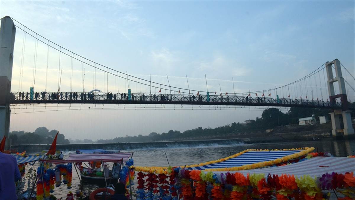 रायपुर में भी है गुजरात के मोरबी जैसा पुल: सालभर बाद भी लक्ष्मण झूला के ...
