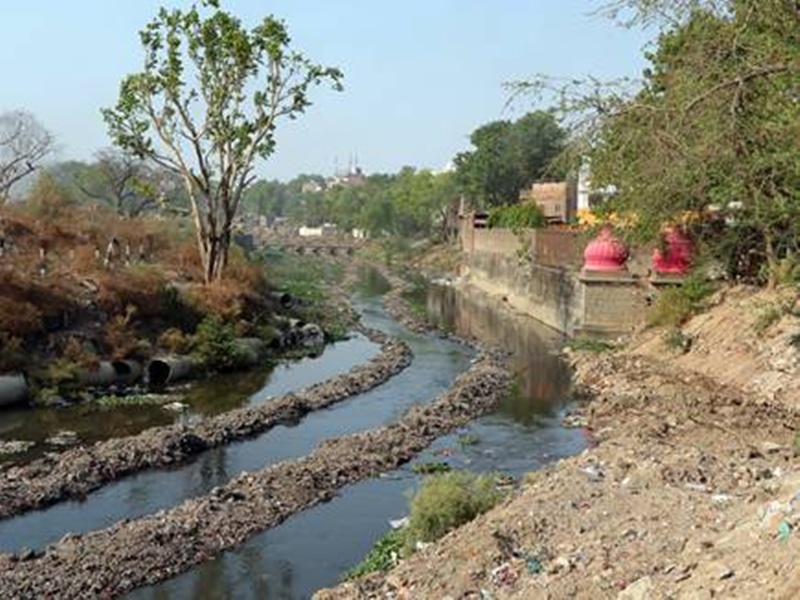 River Purification Indore: नवंबर भी बीता, नदी शुद्धिकरण का काम अब भी ...