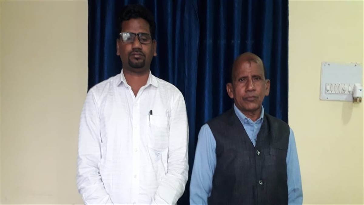 अपहरण कर रुपये उगाही करने वाले दो गिरफ्तार - Two arrested for extorting ...