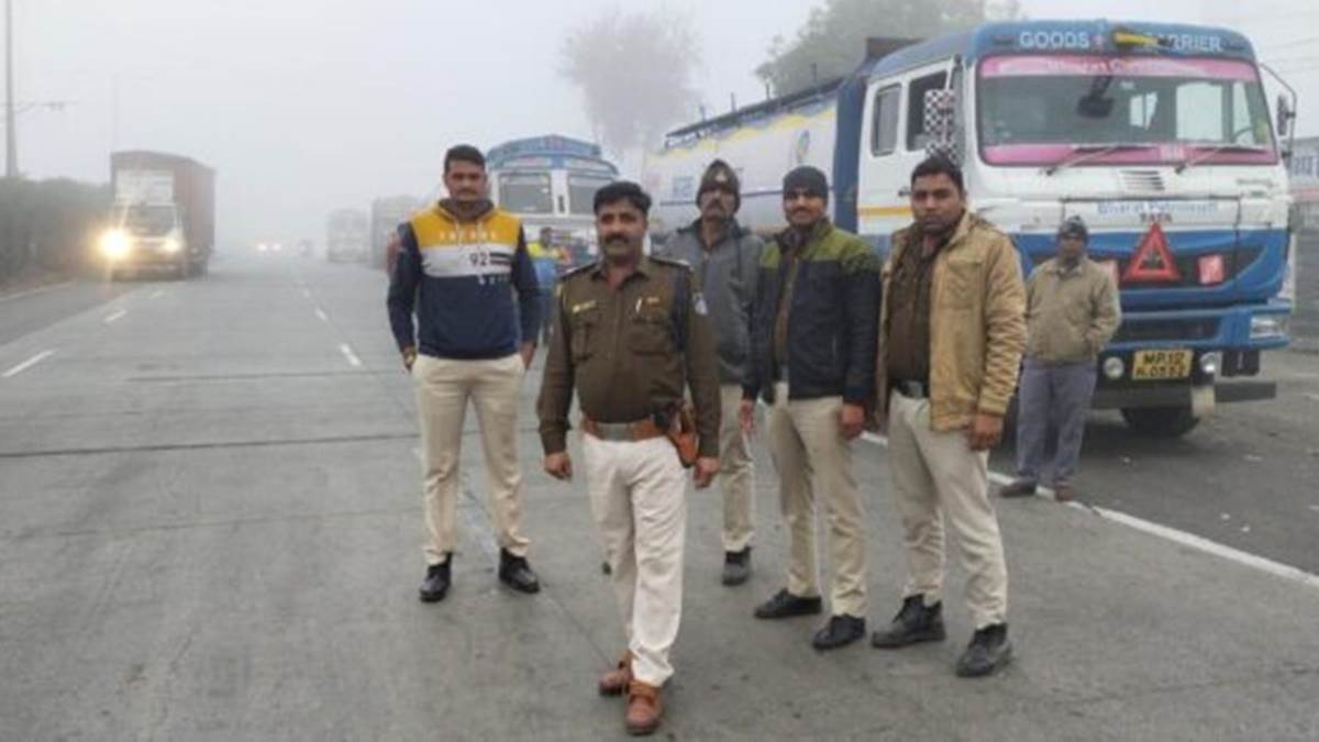 Truck Driver Strike: पुलिस सुरक्षा के बीच इंदौर से बुरहानपुर पहुंचे ...