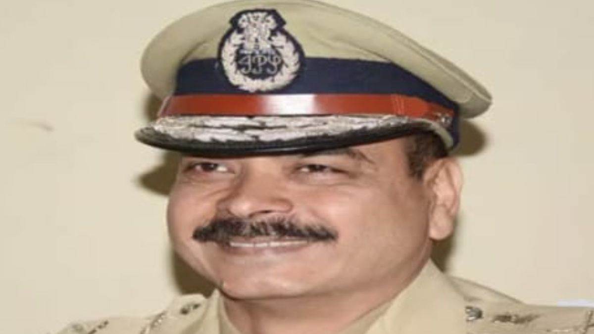 CG News: सेवानिवृत्‍त IPS राजेश मिश्रा बनाए गए डीजी जेल, रिटायरमेंट के एक दिन बाद मिली संविदा ...