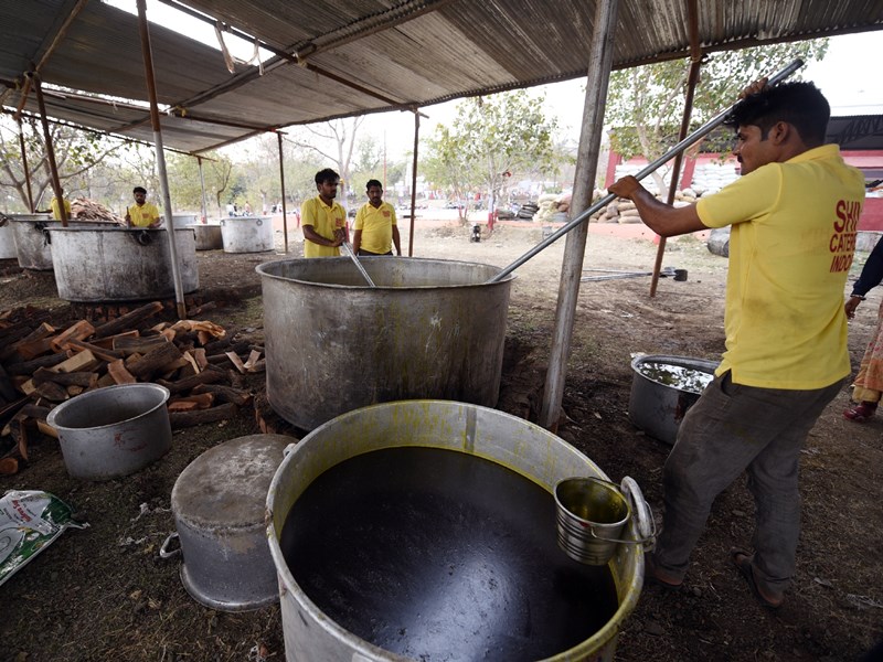 Pitreshwar Hanuman Dham : इंदौर में सबसे बड़ा भंडारा, 10 लाख लोग ग्रहण ...