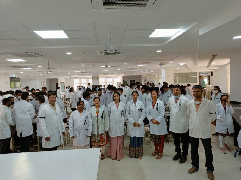 Doctors Strike in GMC: जीएमसी भोपाल में आंदोलन का पांचवां दिन, किसी ने ...