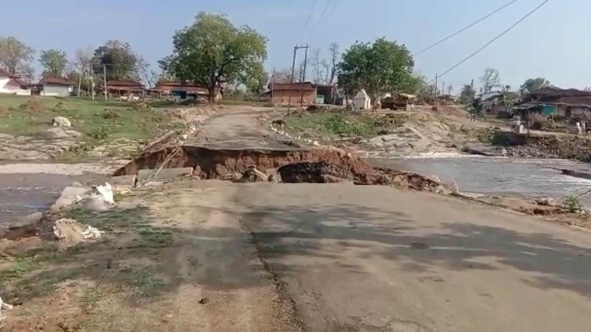 Balaghat News: मानकुंवर नदी में वर्षा से बढ़ा जलस्तर, पुल बहा
