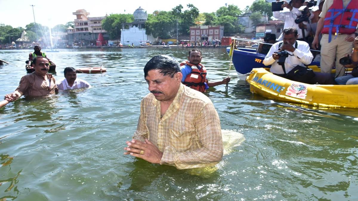 Ujjain News: वीडियो देखिये, मप्र के सीएम डॉ मोहन यादव ने शिप्रा में ...
