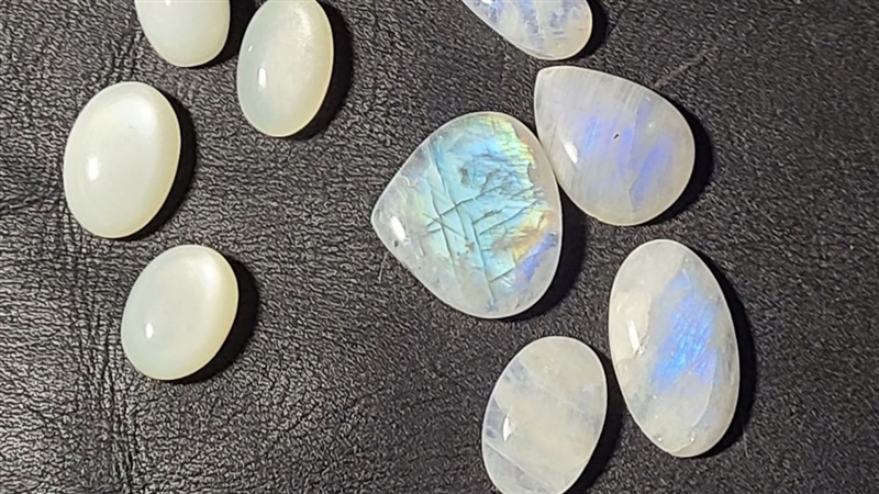 Moon Stone: मून स्टोन धारण करने से जीवन में आते हैं ये बड़े बदलाव - Moon Stone: These big ...