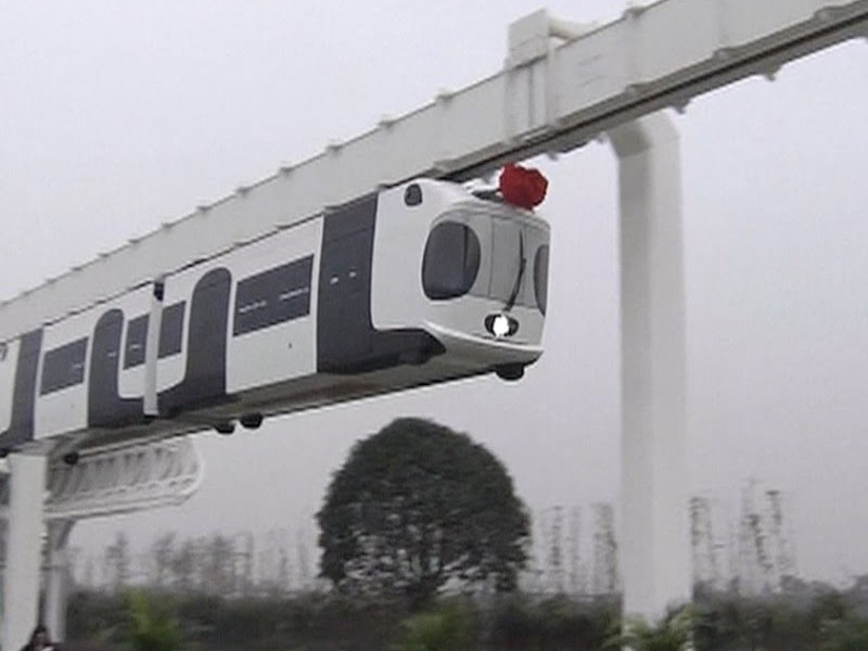 China Sky Train: चीन ने बनाई हवा में लटक कर चलने वाली स्काई ट्रेन ...