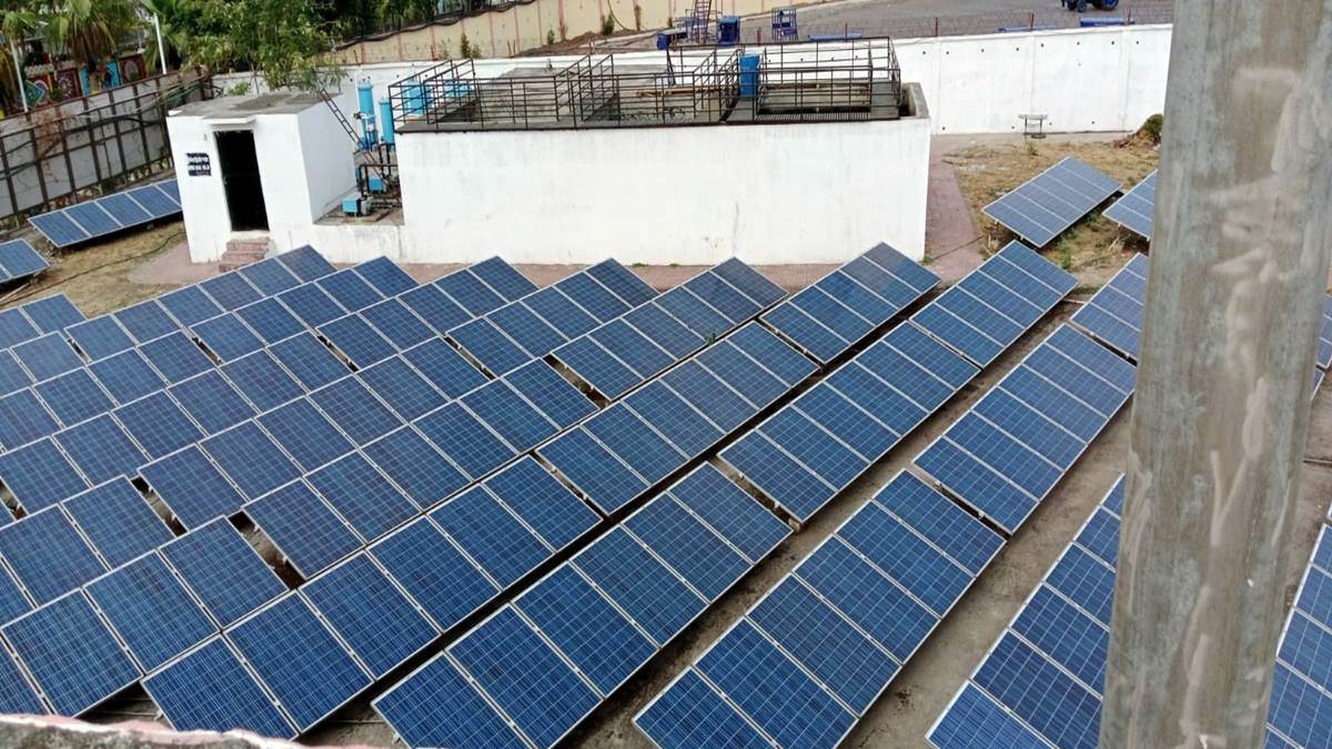 Solar Energy in Indore: इंदौर हवाईअड्डे पर खपत की 75 प्रतिशत बिजली सौर ...