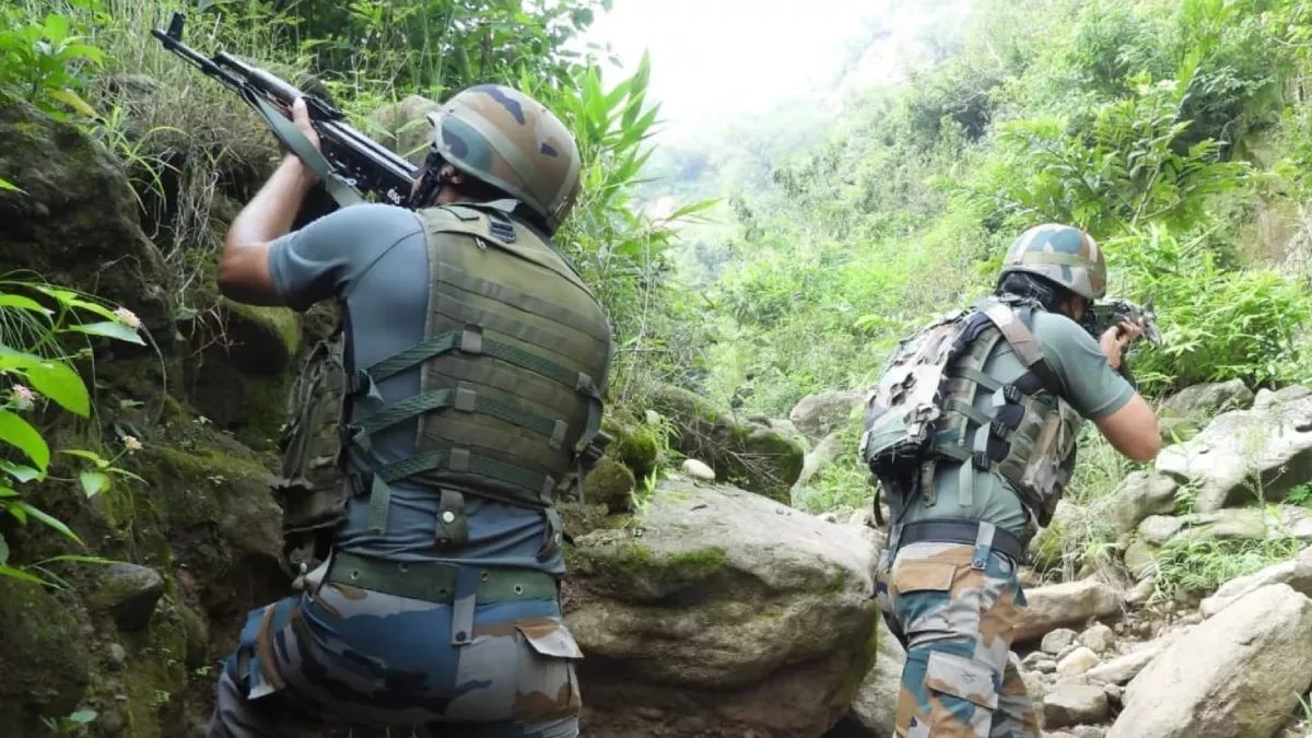 Kulgam Encounter: आतंक पर बड़ी चोट, कश्मीर के कुलगाम में सुरक्षाबलों की गोलीबारी में दो आतंकी ढेर