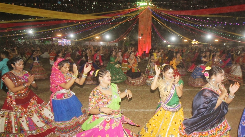 Garba Mahotsav: नवरात्र में पुलिस ने किया गरबा महोत्सव का आयोजन डीजीपी ...