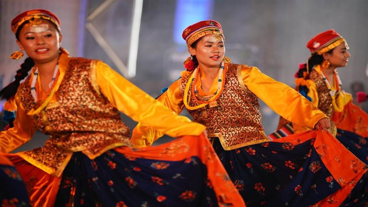 राज्योत्सव के मंच पर अनेक राज्यों की संस्कृति झलकी: नृत्य में प्रकृति ...