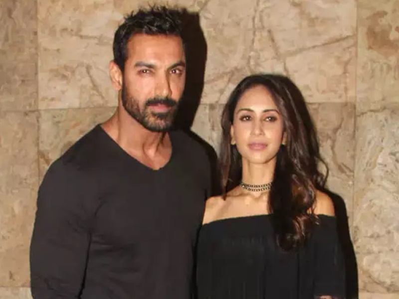 Actor John Abraham और पत्नी प्रिया कोरोना पॉजिटिव, दोनों को लग चुकी थी ...